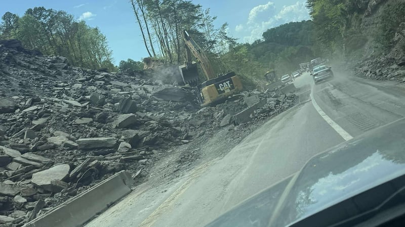 Drivers warned to expect major delays after rockslide on Ky. highway Drivers warned to expect major delays after rockslide on Ky. highway